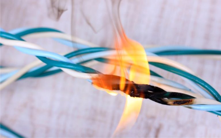 Curto circuito: Como identificar e prevenir – G20 – Materiais elétricos ... Curto circuito: Como identificar e prevenir – G20 – Materiais elétricos ...